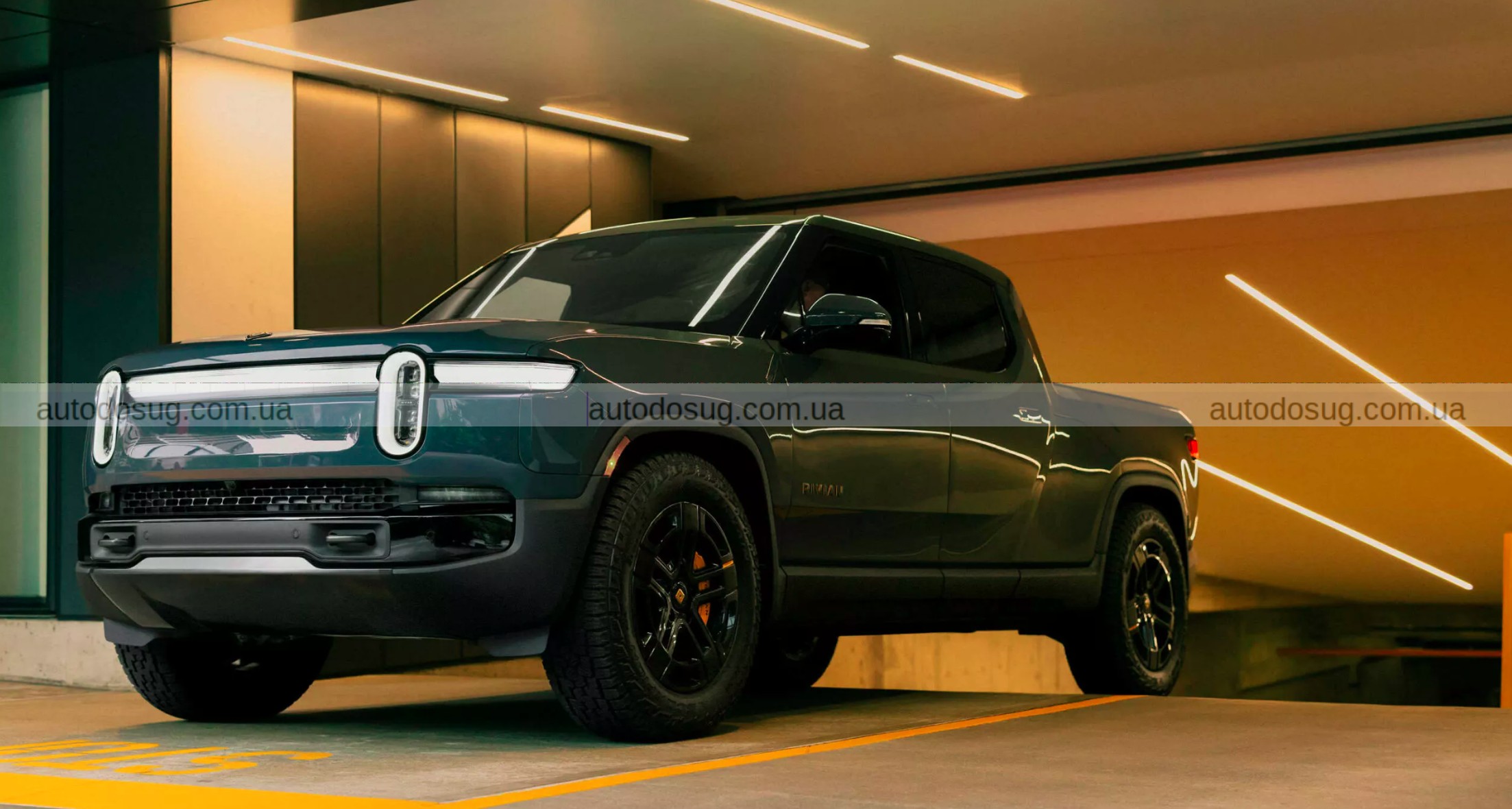 Rivian R1T Quad Motor Max Pack став швидше Cybertruck, Raptor R та Porsche 911 GT3 RS | Autodosug